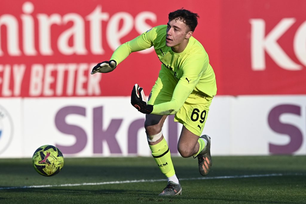 Tutti imitano Leao! In allenamento prova la rovesciata Nava - FOTO