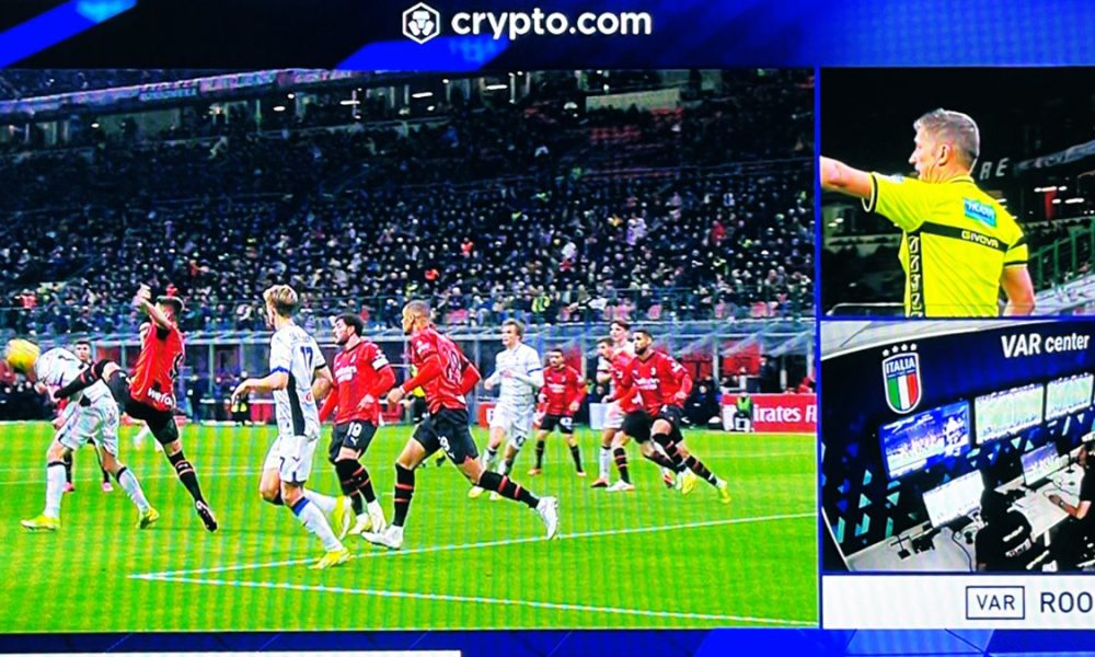 Milan Atalanta, l'opinione di Capuano sul contatto in area - FOTO